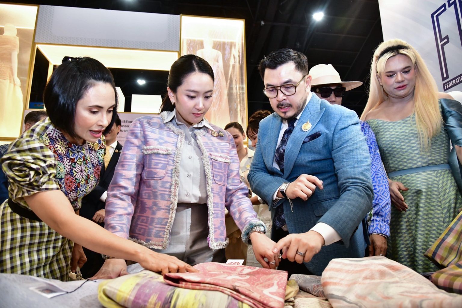 วว. ร่วมเป็นเกียรติในพิธีเปิดงาน OTOP Midyear 2025 พร้อมจับมือผู้ประกอบการออกบูธจำหน่ายสินค้า ...